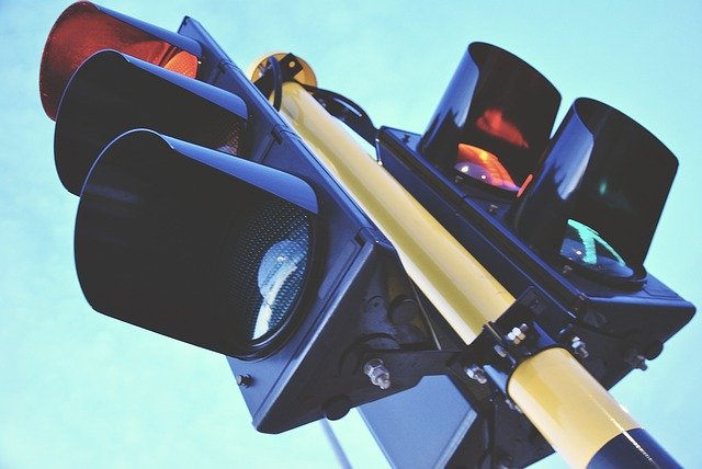 How to Turn Left at a Traffic Light Safely – BC Driving Blog